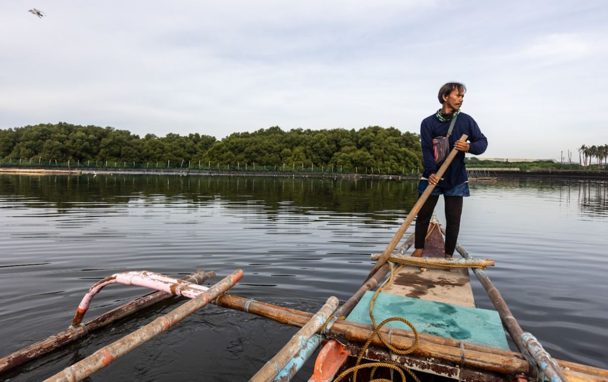 Philippines fishermen balk at land reclamation projects | Context by TRF
