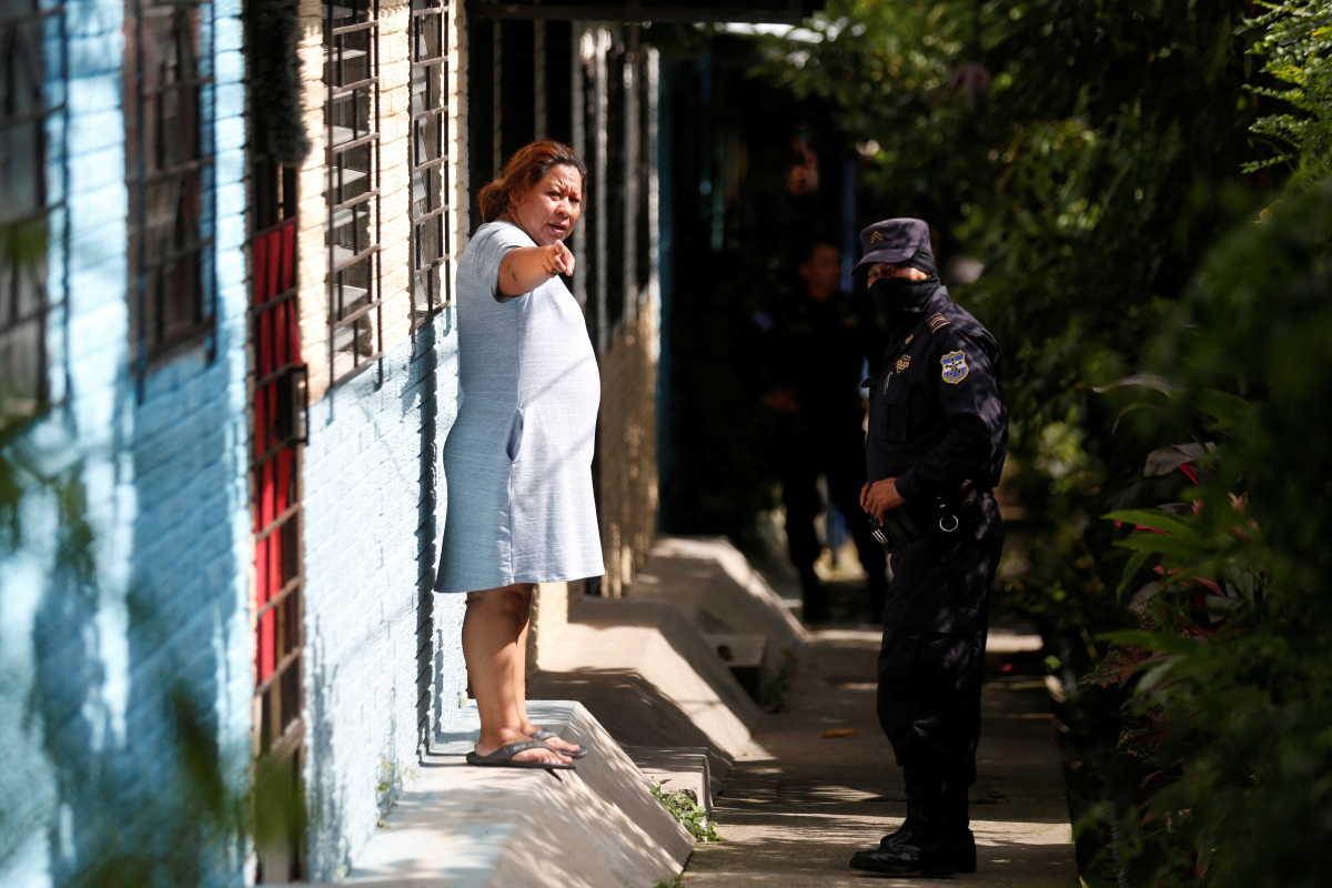 El Salvador's war on gangs leaves poor families reeling | Context by TRF